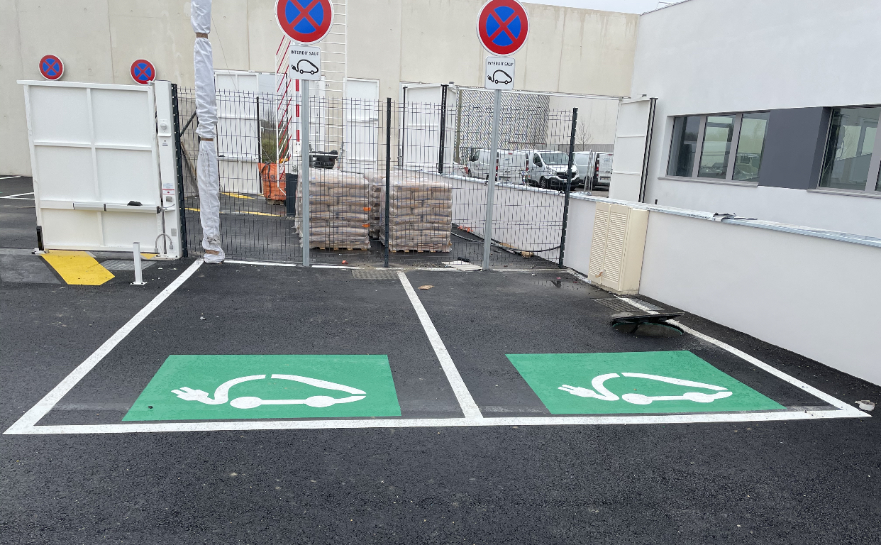 Marquage au sol, signalisation et stationnement IRVE : Tout ce que vous ...